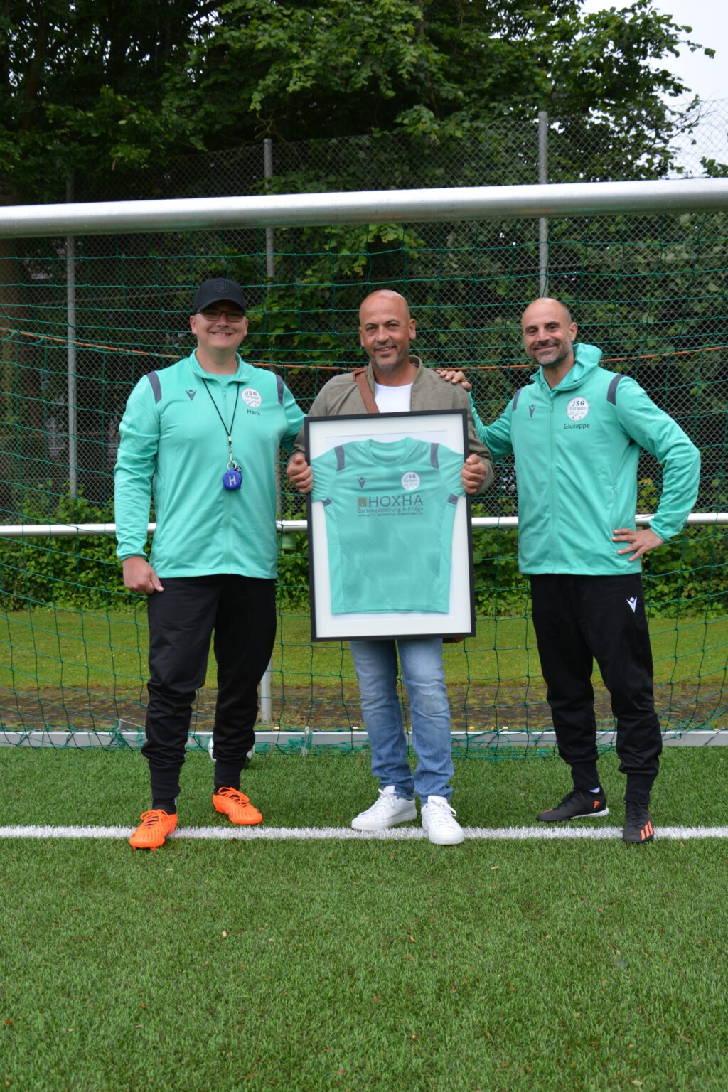 Neue Trikots für die G2-Jugend der JSG Garbsen -Dank an den Sponsor ...